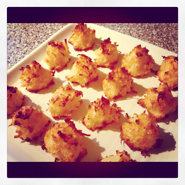 Pineapple Coconut Macaroons {Guest Post} - Cooking With Books